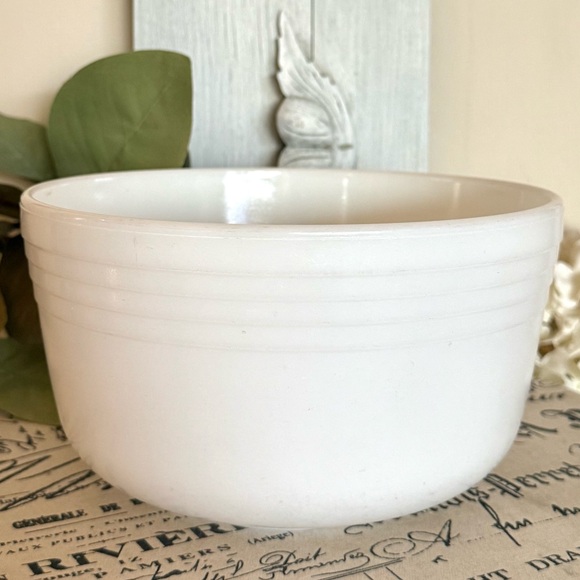 Pyrex | Kitchen | Vintage Pyrex White Milk Glass 3 Qt Mixing Bowl 8 ...